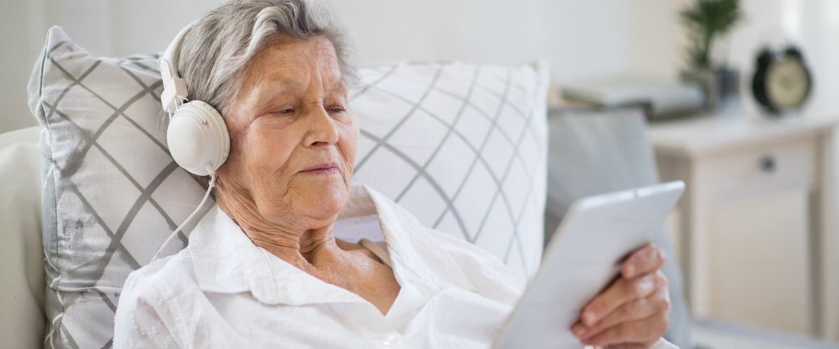 10 Health Benefits of Music Therapy for Seniors with Dementia